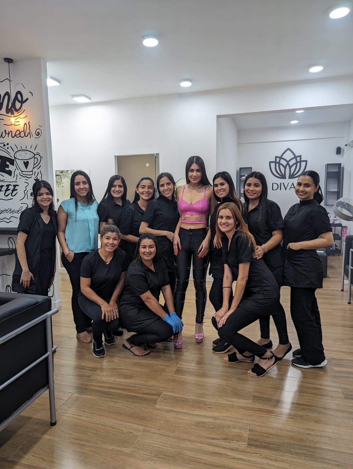 Laurys Dyva deslumbra a sus fans en un conocido salón de belleza de ...