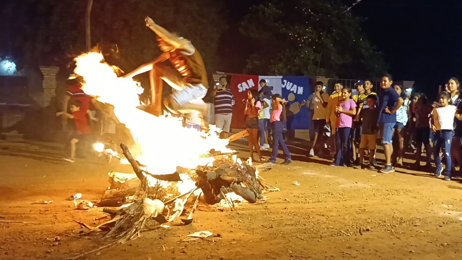 Fiesta de San Juan en San Antonio: Cultura y Tradición se Entrecruzan ...