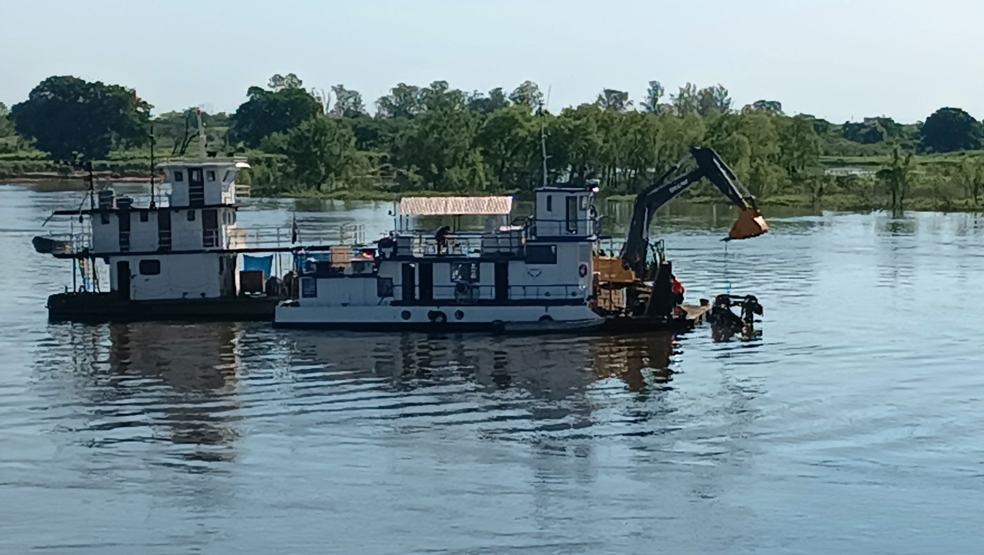 Rescatan el cuerpo del camionero que cayó al río desde el puente Nanawa - Concepción al Día